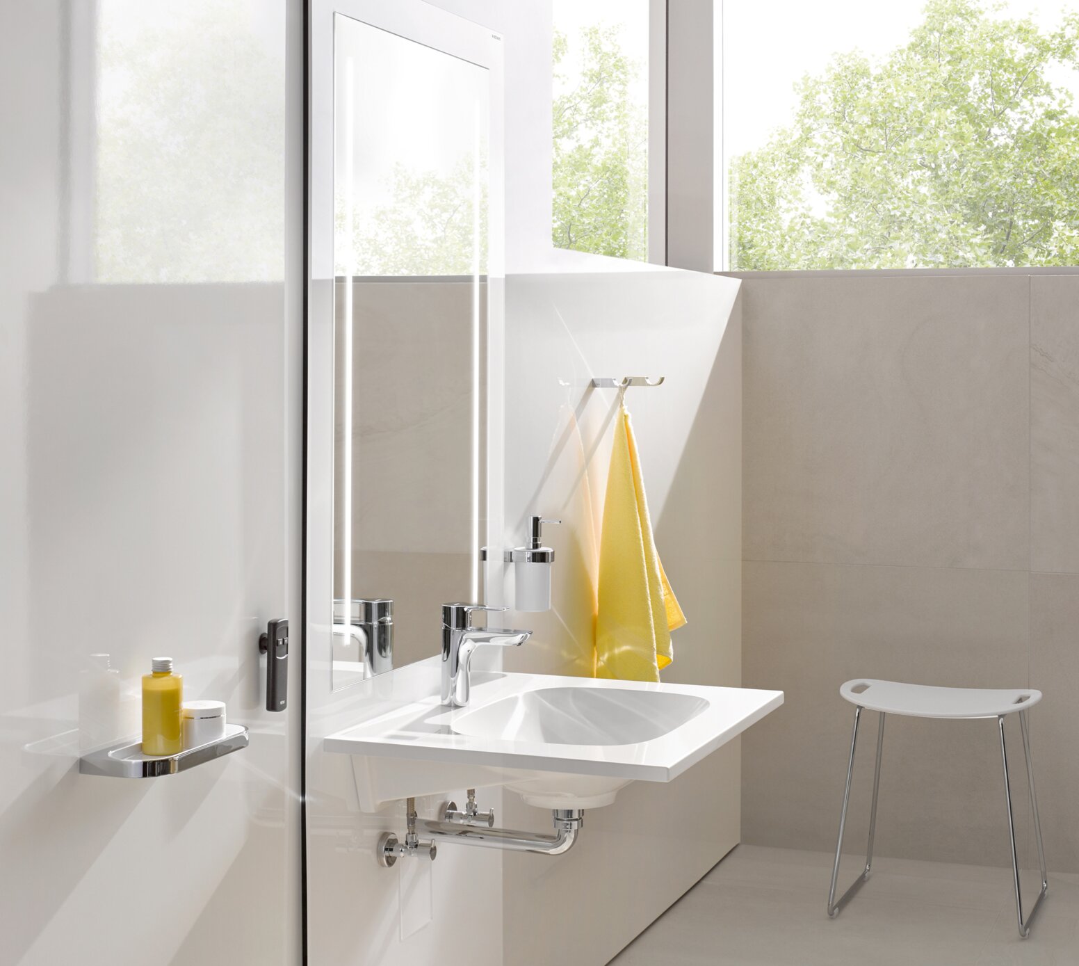 Höhenverstellbarer Waschtisch sorgt für mehr Komfort im Bad | HEWI