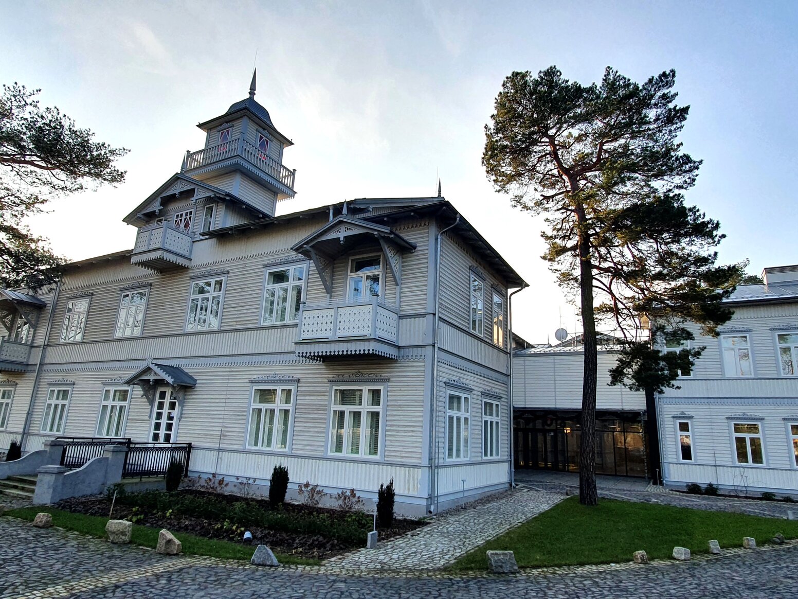 Welcome to HEWI | Find sanitary and hardware solutions online | HEWI